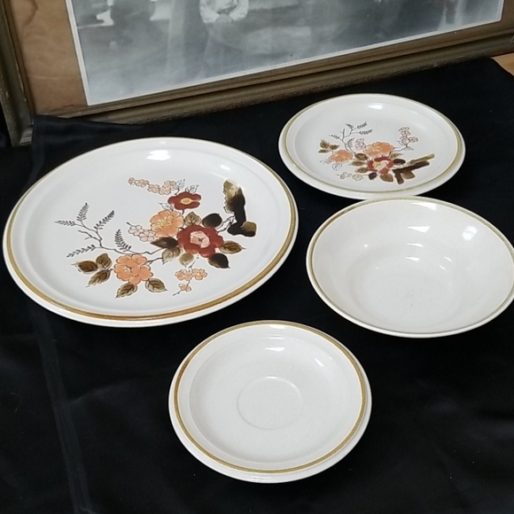 Mikasa | Dining | Mikasa Flower Arrangements Set | Poshmark